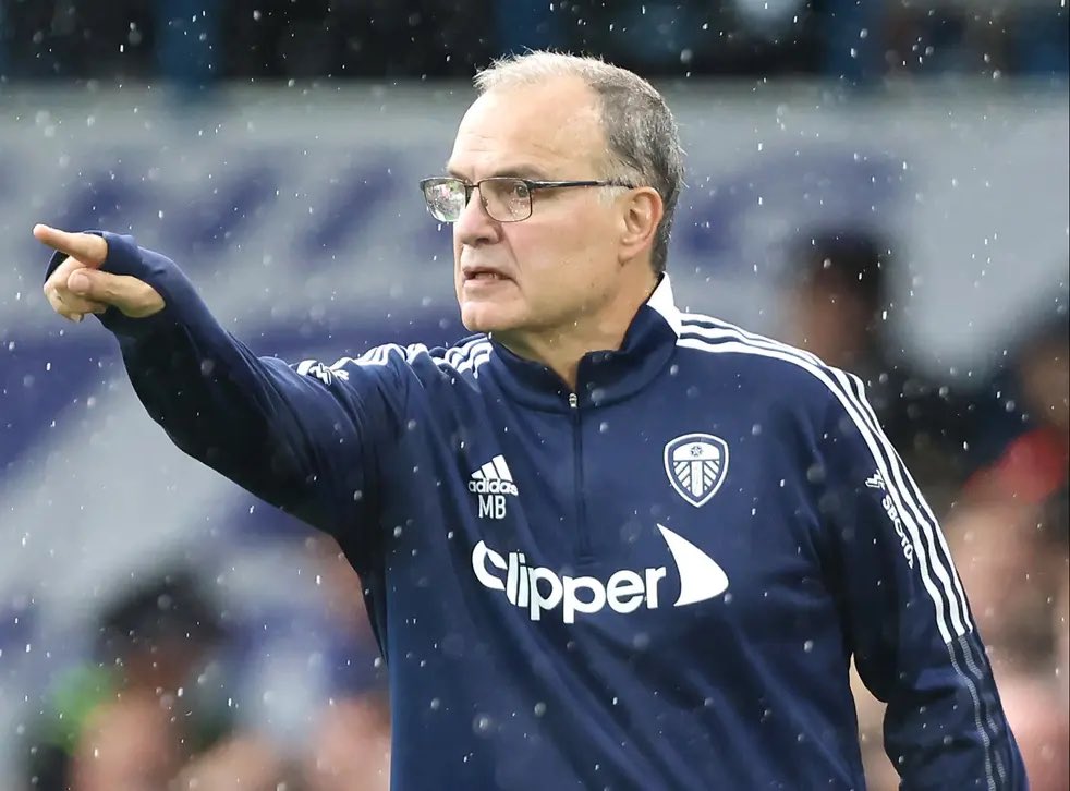 Marcelo bielsa: The 3-3-3-1 build up formation, explained step by step ...
