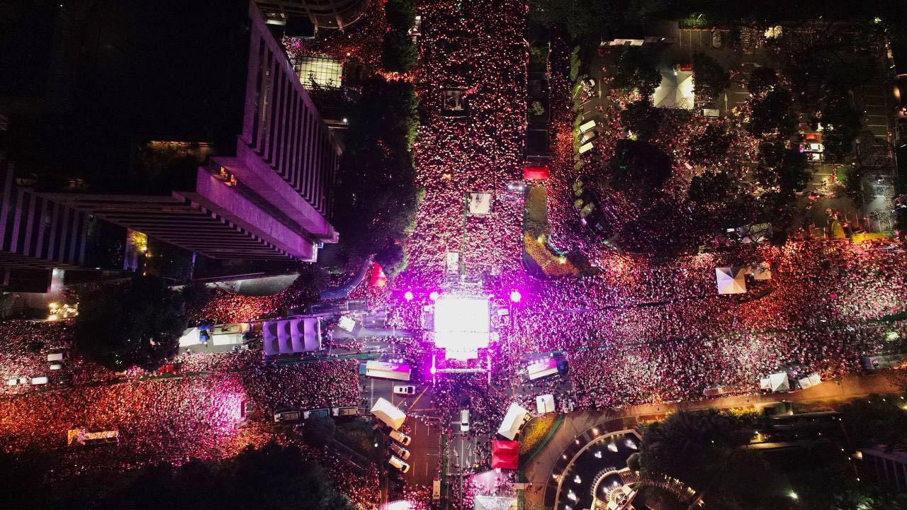 Philstar.com on Twitter: "@XaveGregorio @jmarwinelao Drone shot of the record-breaking 750k ...