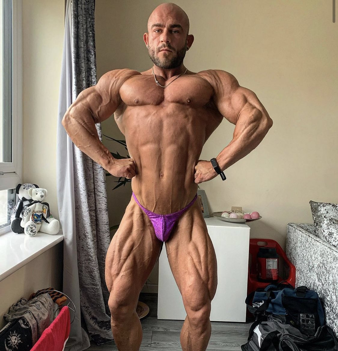 Dreamer InTheNight on Twitter: "Ross Kerr - Looks good in every colour! The trunks cut is really ...