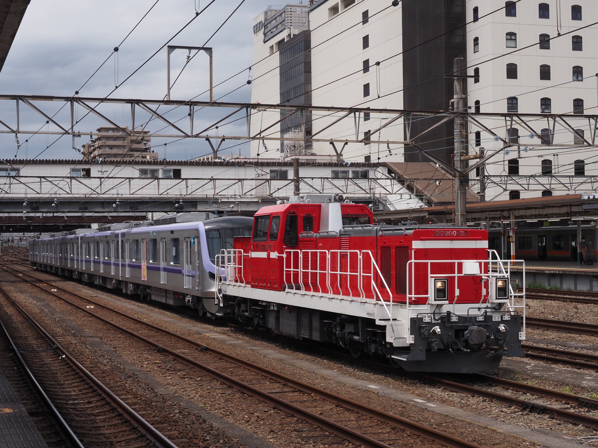 御影検査場 on Twitter: "2022.5.8 東京メトロ18000系甲種輸送 DD200-20[愛]+18105f,5両 八王子にて https://t.co/lut7usUrES ...