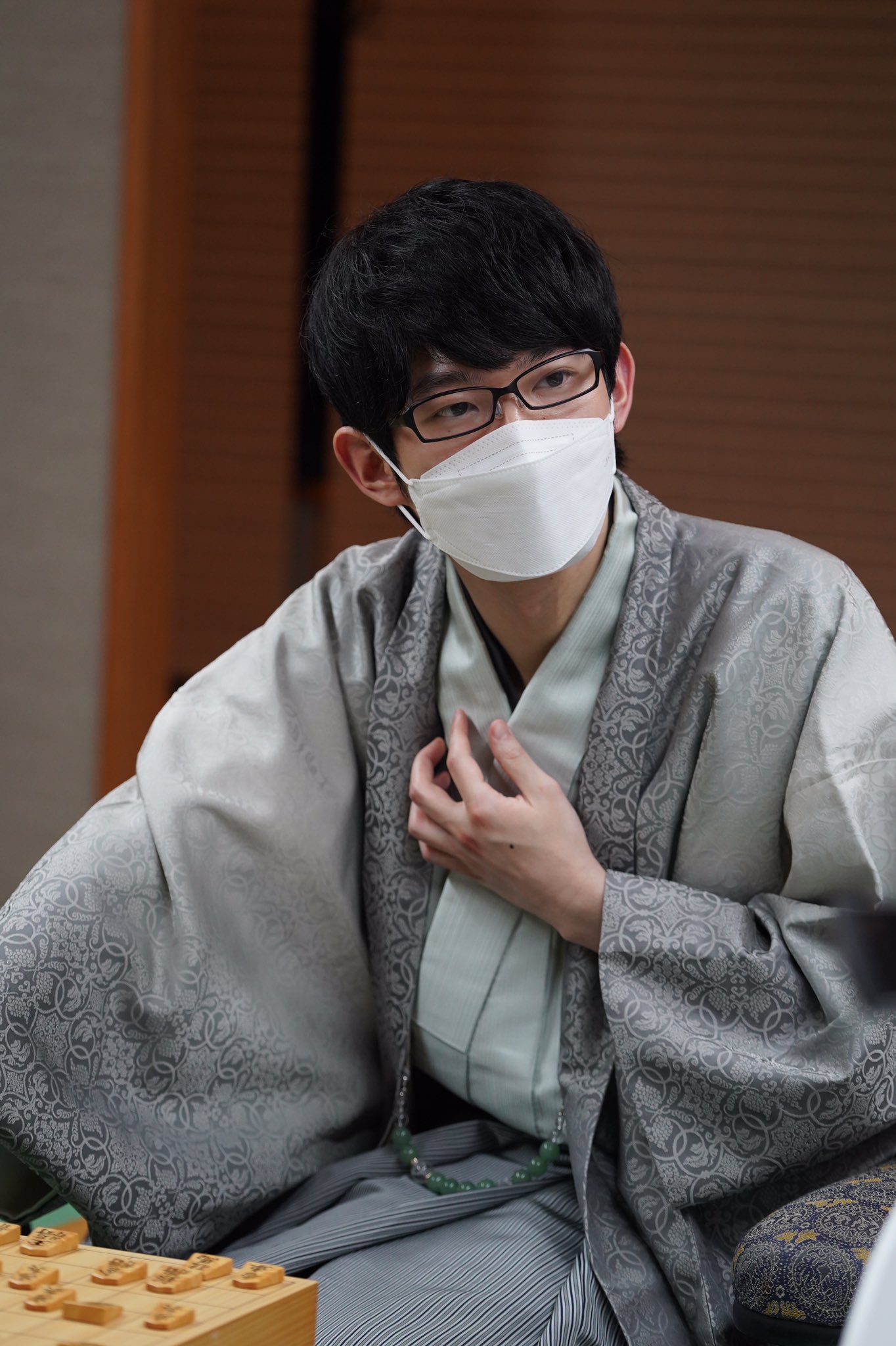 中日新聞 東京新聞 将棋【公式】 On Twitter 名人戦七番勝負の第3局は7、8日、福岡市で指され、挑戦者の斎藤慎太郎八段が、渡辺明名人に勝ち、対戦成績を1勝2敗としました。 第4局