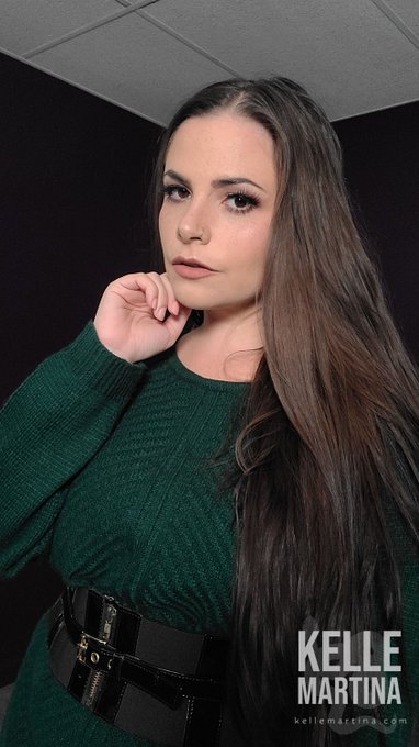 TW Pornstars - Miss Kelle Martina. Pictures and videos from Twitter.