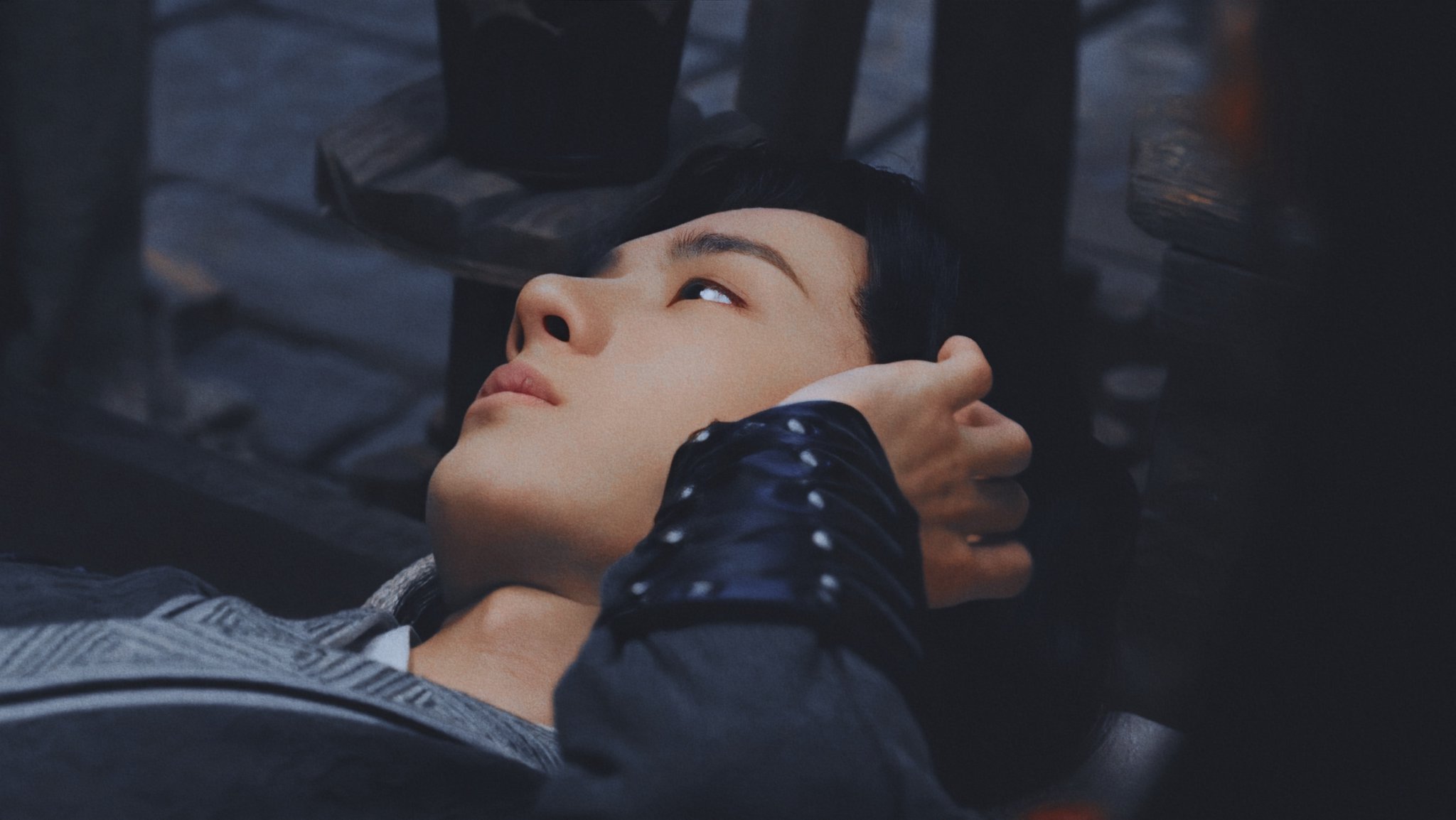 Rose | Wang Yibo 𓃮 Fan Account on Twitter: "Yibo in custom drama and black robe and lying down ...