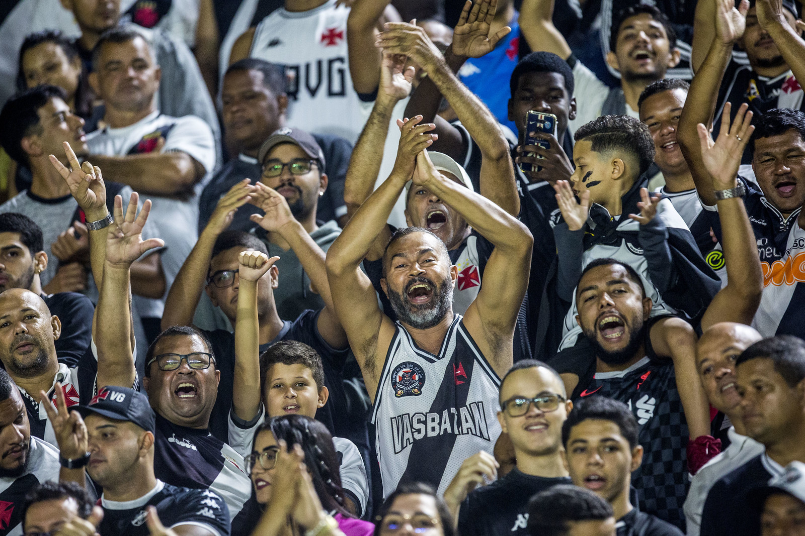 Vasco publica imagens da torcida na arquibancada de São Januário ... Vasco publica imagens da torcida na arquibancada de São Januário ...