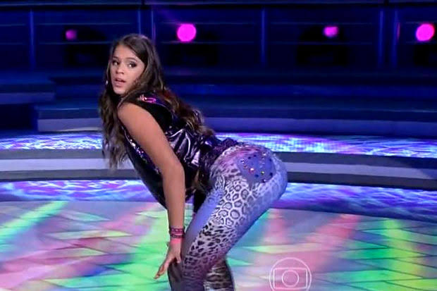 Bruna Marquezine Dance