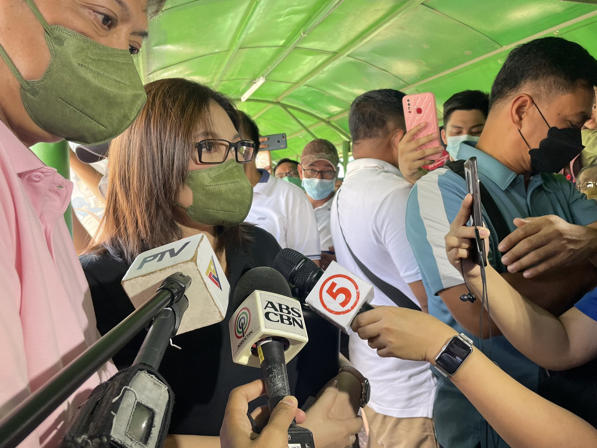 ABS-CBN News on Twitter: "@JervisManahan @kikopangilinan Megastar Sharon Cuneta, wife of vice ...