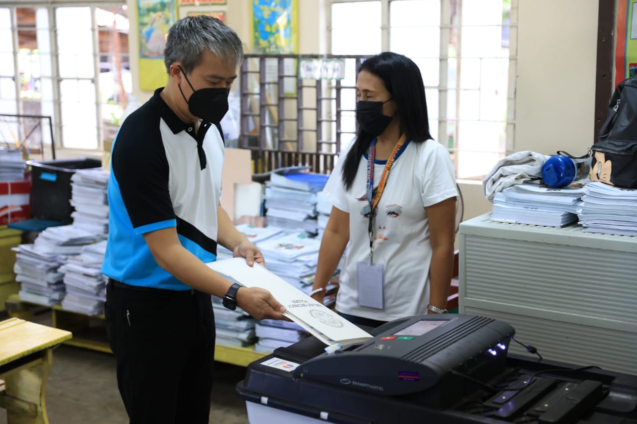 The Philippine Star on Twitter: "LOOK: Reelectionist senator Joel Villanueva casts his vote at ...