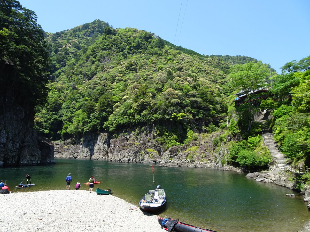 Ruby & Emmeline on Twitter: "5/4 11:37 瀞峡・三県境 河原下りました。ここは瀞峡ウォータージェット船の田戸乗船場があった場所です。左側が三重県、中央が和歌 ...