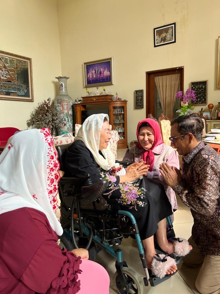Mahfud MD on Twitter: "Dua tahun tak bs silaturrahim dgn Ibu Sinta Nuriyah Abdurrahman Wahid krn ...