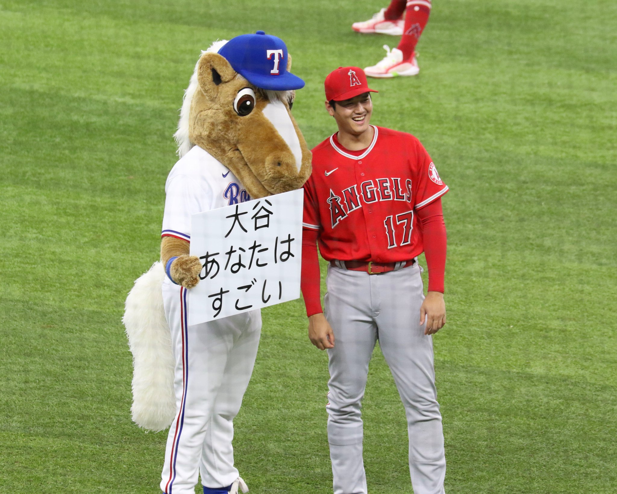 Full Count Mlb取材班 On Twitter エンゼルス 大谷翔平 選手は敵軍マスコットにも大人気⁉️ Wnfi7c0s6t Twitter
