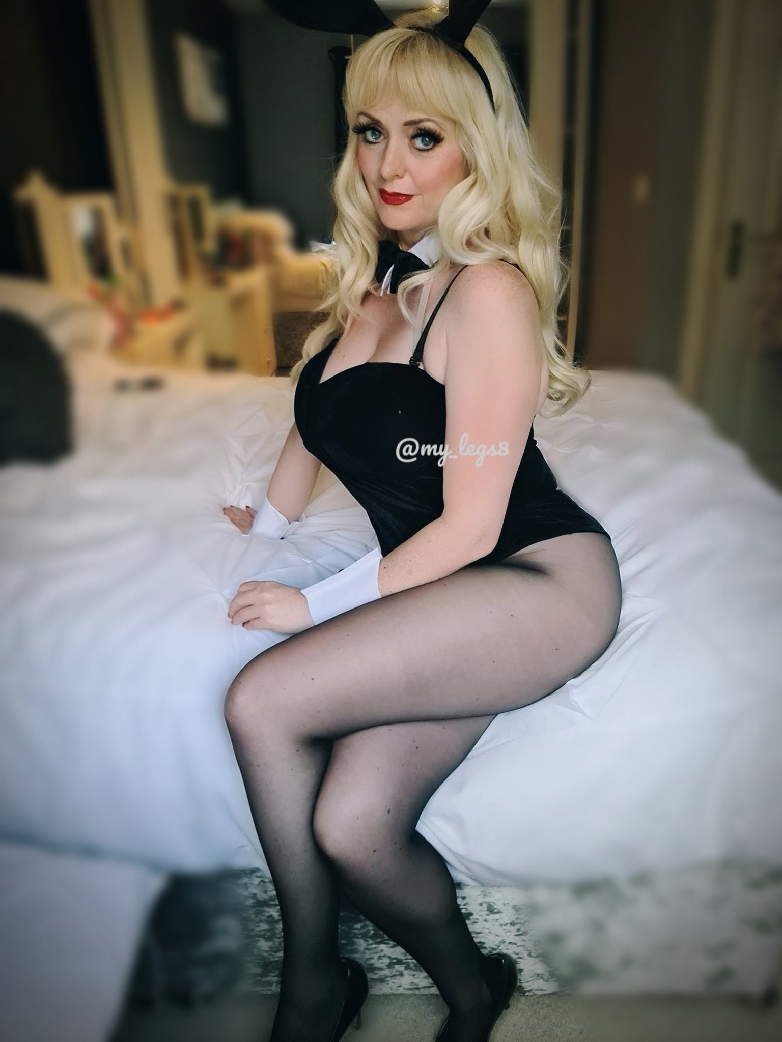 Pandora B 👠🇬🇧 on Twitter: "Sometimes, I'm a wild wittle wabbit! 🐰🤭 •pantyhose •tights •domme ...