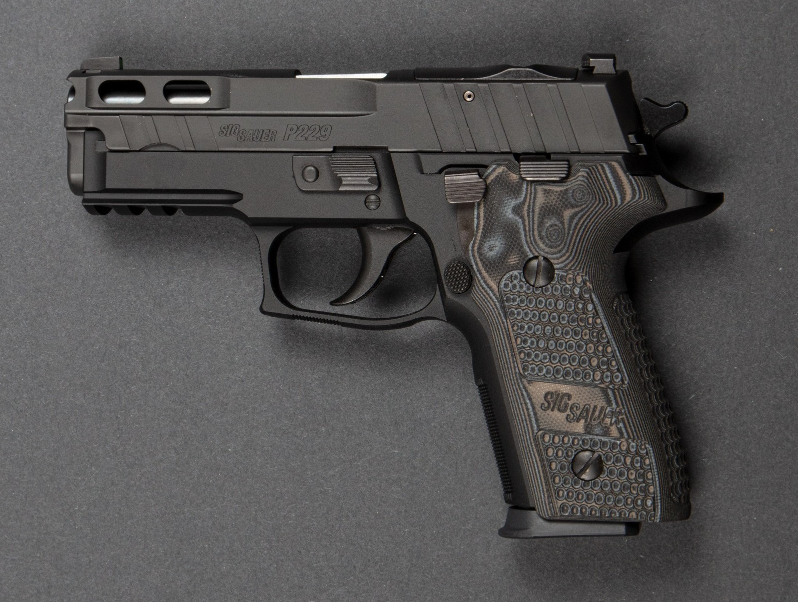 Sig Sauer P229 Dark Elite