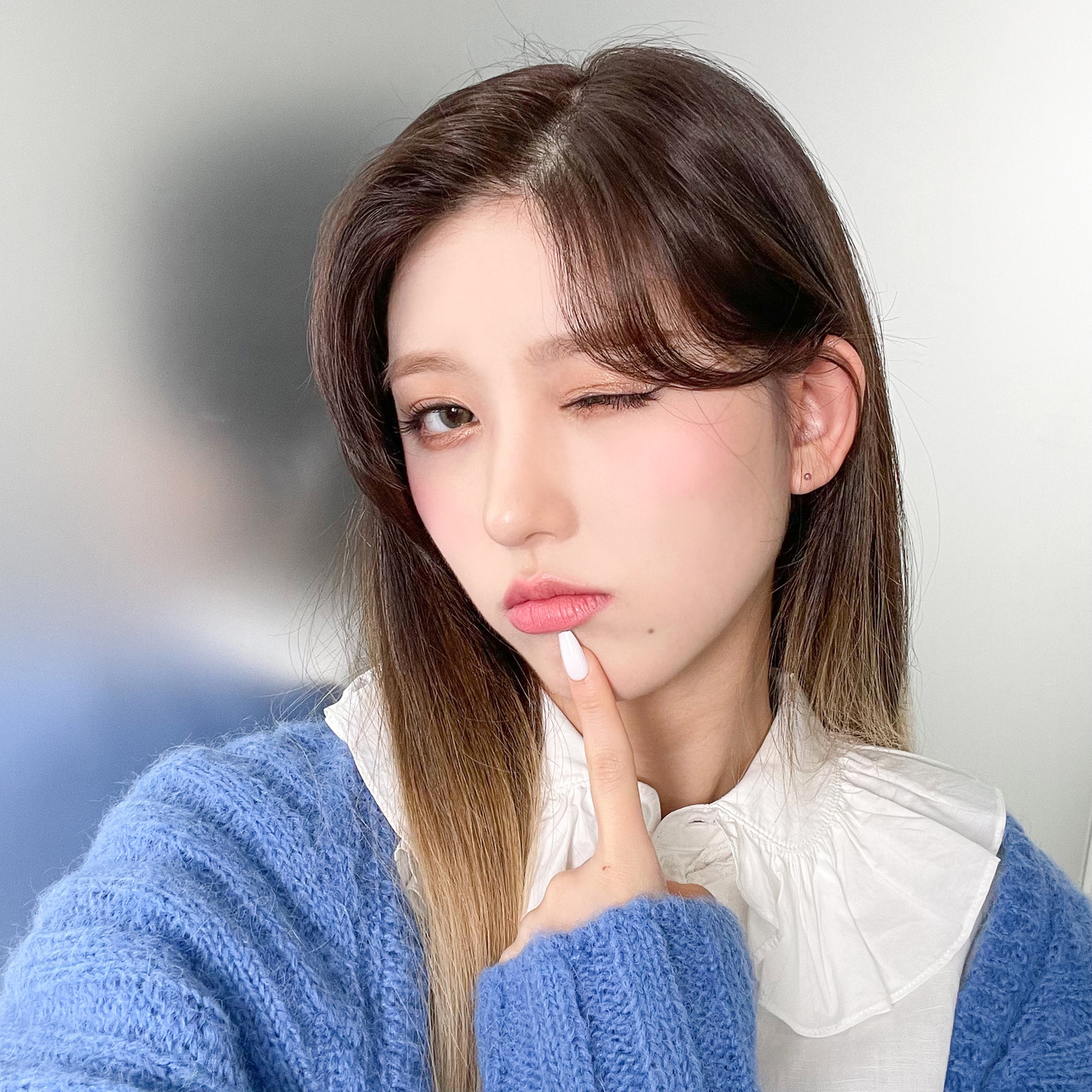 ً on Twitter: "this gaeul in blue https://t.co/AvA7t8eUqg" / Twitter