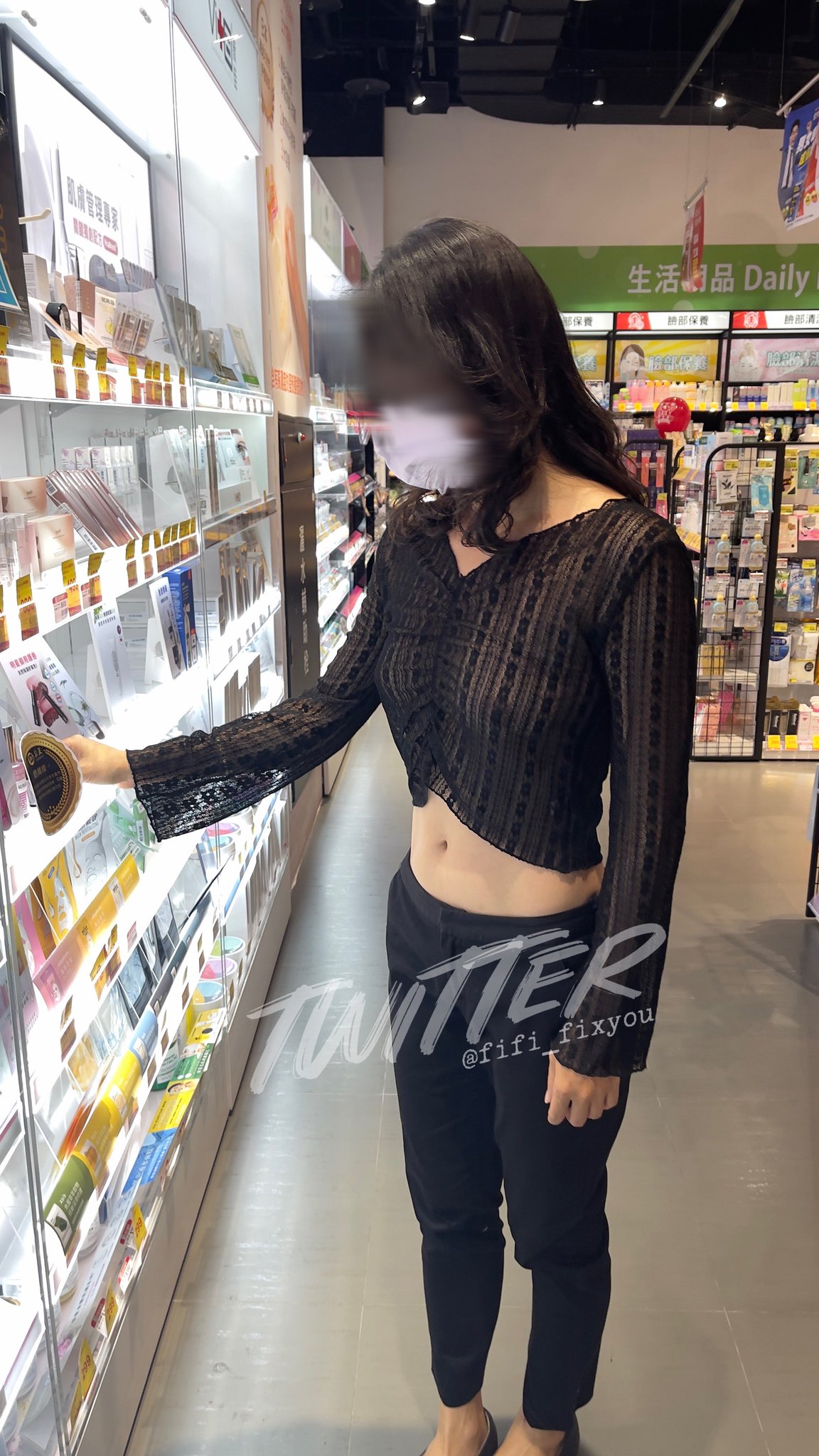 fifi fix you on Twitter: "男人喔 想看又飄移不定的眼神 這就是偷窺心態 路上遇到我 眼神不要飄走好嗎 粉粉們 喜歡照片就記得留言點 ️轉推喔🔄 #露出 #露出魂 ...