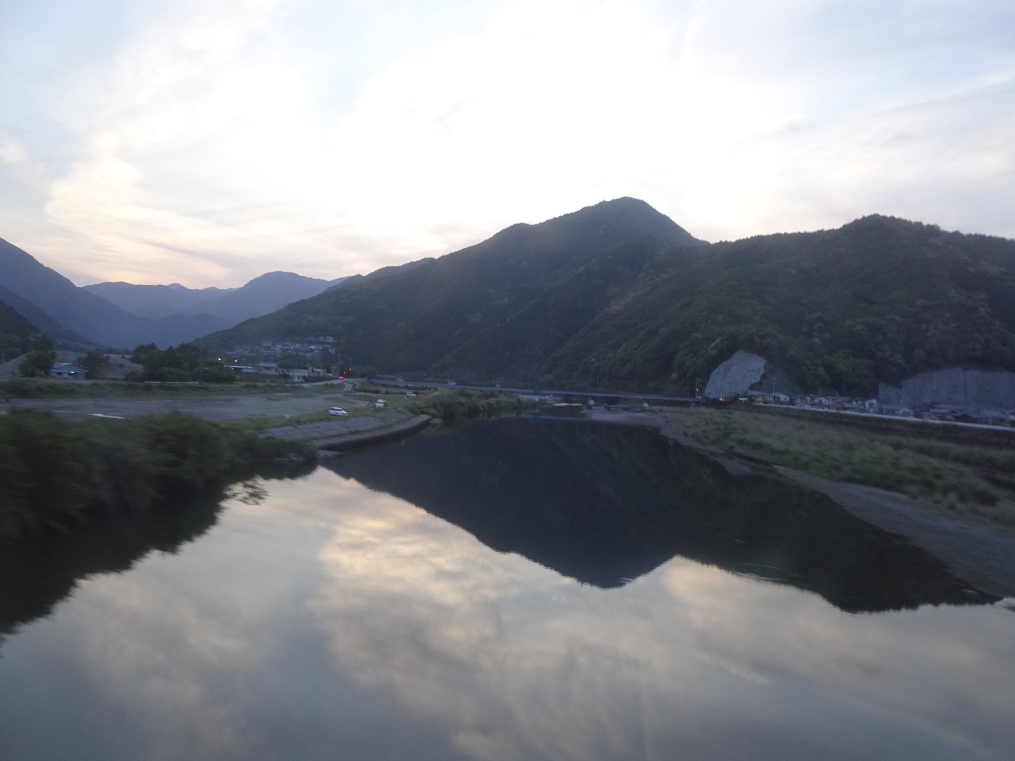 Ruby & Emmeline on Twitter: "5/4 紀北町の夕景、南紀8号から ①18:30 銚子川 ②18:45 赤羽川 ③18:52 荷坂峠 2日間いい天気で良かった ...