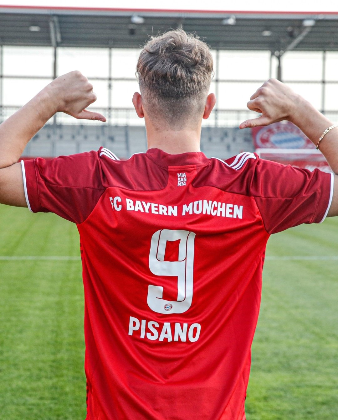 FC Bayern News on Twitter: "Holger Seitz: „Manuel hat in seinem jungen Alter in Italien bereits ...