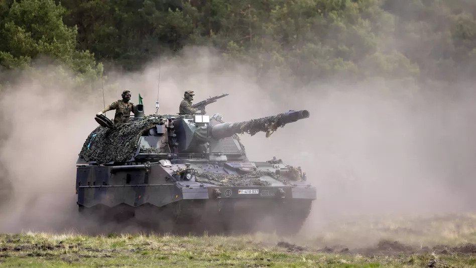 NEXTA on Twitter: "Training of #Ukrainian soldiers to use PzH 2000 howitzers began in #Germany ...