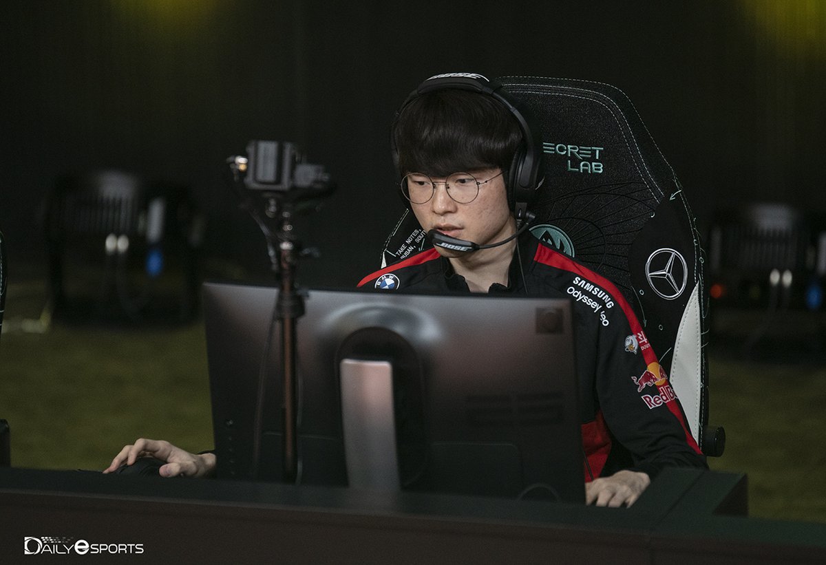 [MSI] '페이커' 활약한 T1, DFM과의 한일전서 승리...3연승 질주 https://t.co/syPBiqywg1 #LoL #MSI2022 .@T1LoL #lol # ...