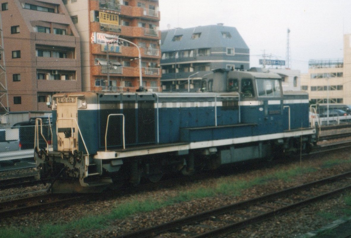 Nishi−Kunitachi on Twitter: "八王子駅構内で佇むDE10-1667号機。 この色。結構好きだったが視認性に難があるとの事で途中から赤系の色になって消滅したという ...