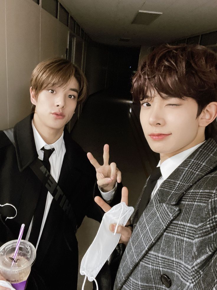 on Twitter: "crying rn :( #ENHYPEN_HEESEUNG #ENHYPEN_JAKE https://t.co/nImbTuUizO" / Twitter