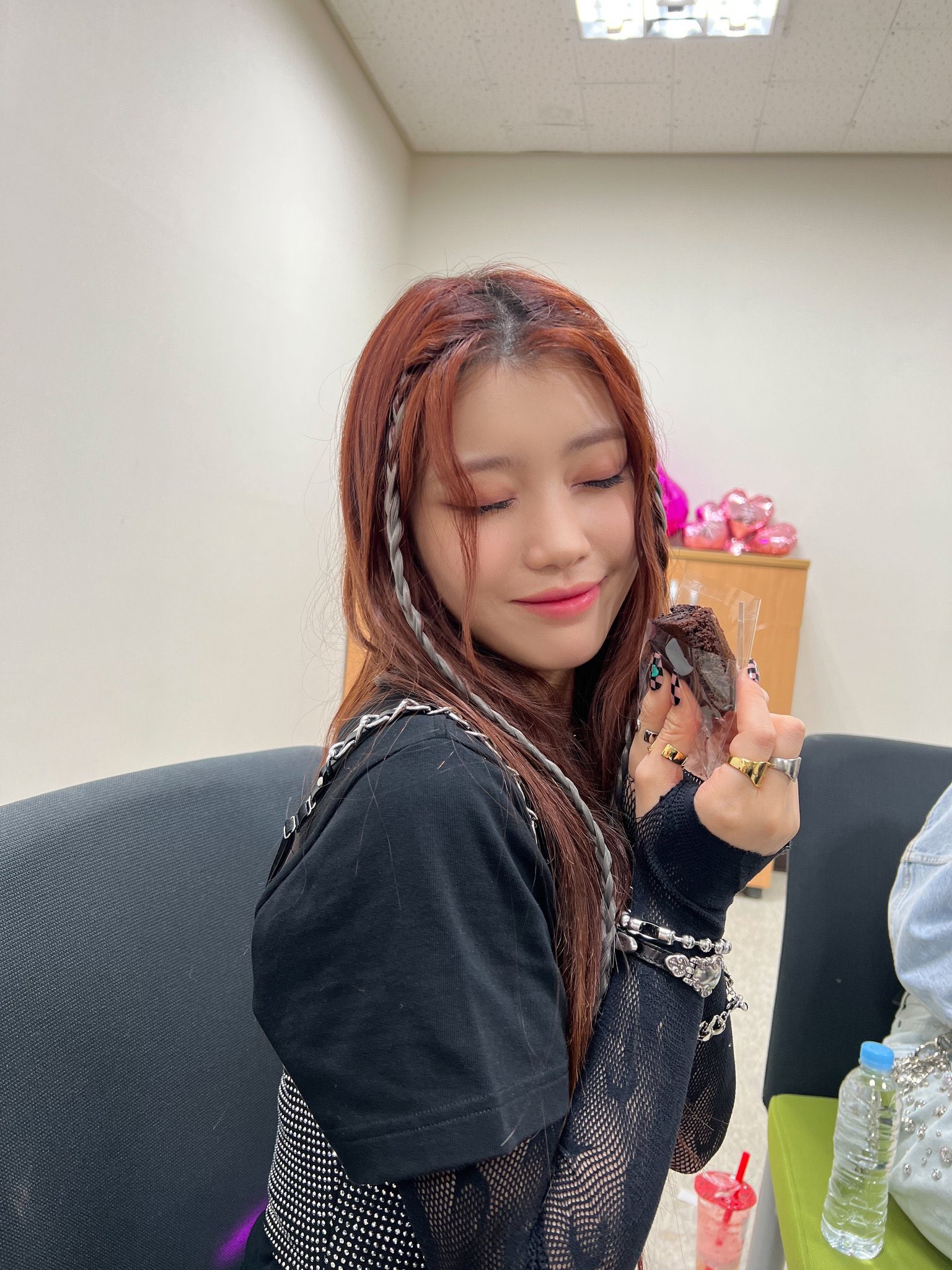 bahiyyih files on Twitter: "[💌] #huening_bahiyyih fancafe update “Purr 🐿🦌” #휴닝바히에 #Kep1er #케플러 ...