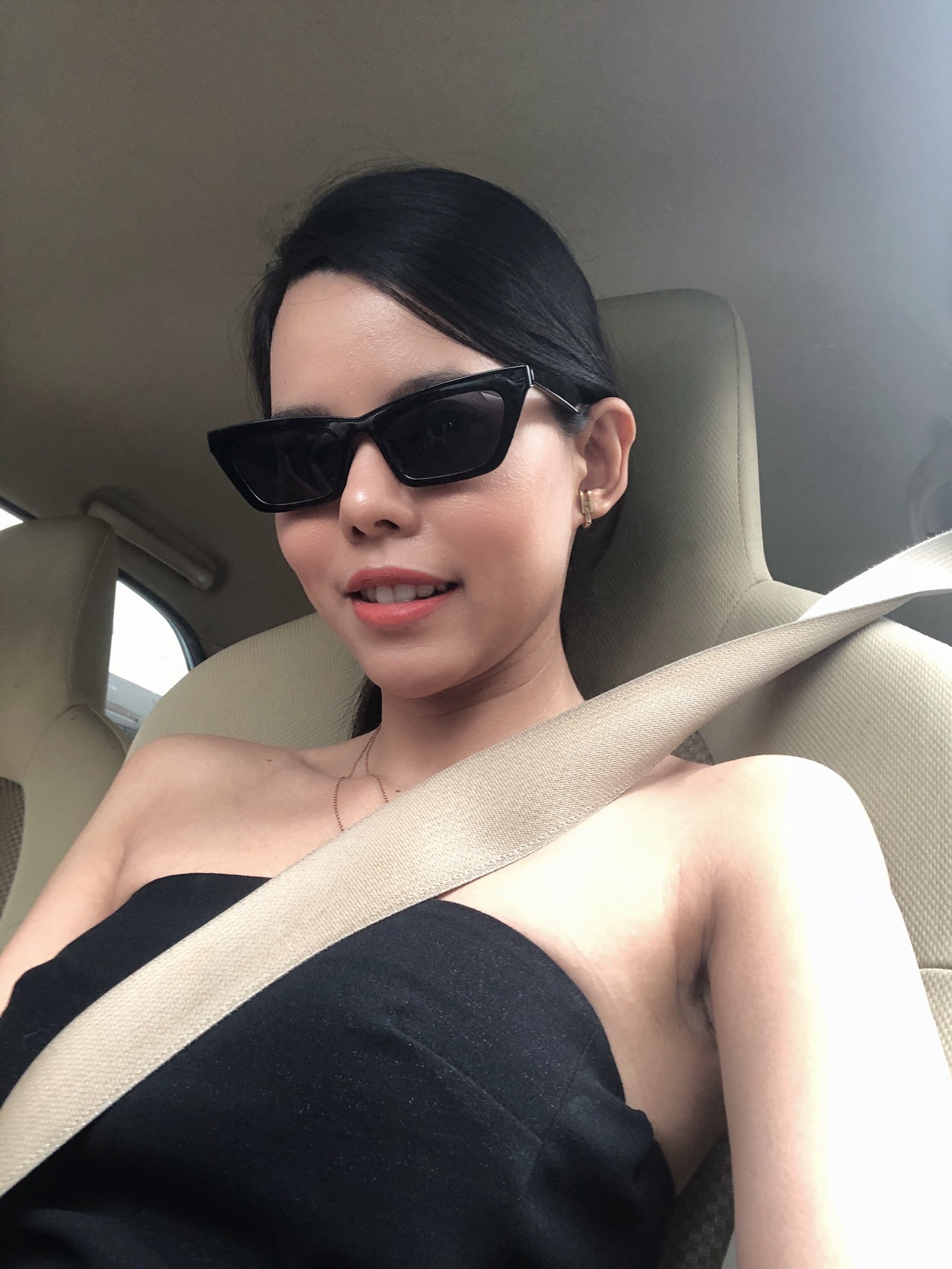 Thitapa Siripipat on Twitter: "นั่งหน้า นั่งหลัง นั่งในใจ ก็อย่าลืมคาดเข็มขัดนะคะ #Roadsafety ...