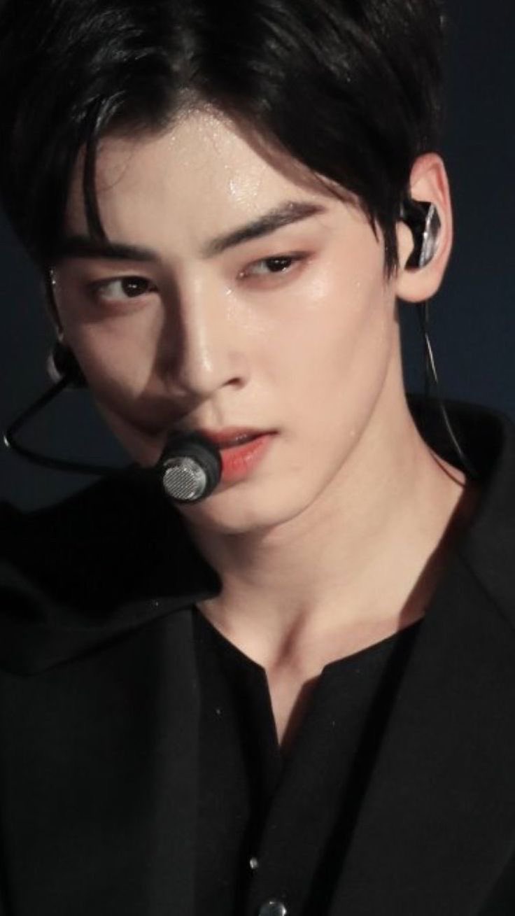 Rosa RizKio on Twitter: "RT @cewpics: cha eunwoo. https://t.co/iEoxU0qzX1" / Twitter