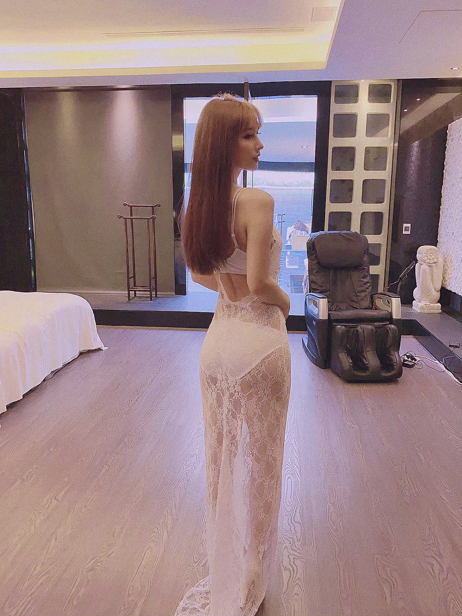 喜歡我穿禮服的樣子嗎? 是不是有種高貴的氣質呢? https://t.co/lvZZMCEOyZ JVID🔍夢夢monmon #JKF #jvfans #JVID #百大女郎 #JKF雜誌 ...