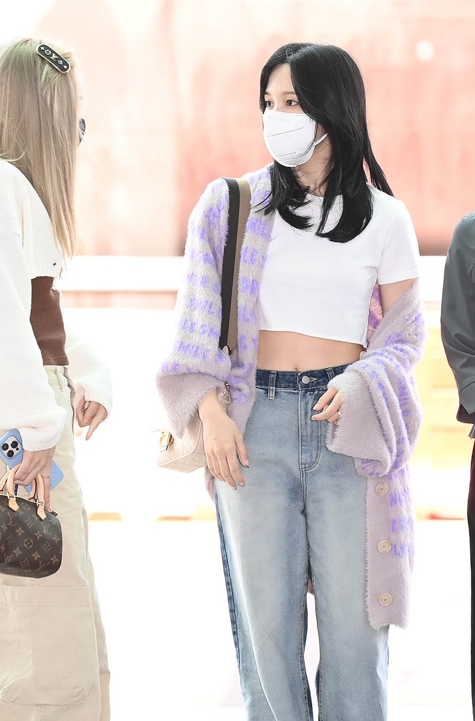 📓 on Twitter: "The way mina looked at nayeon 😳 #minayeon https://t.co/1xVmxyktzs" / Twitter