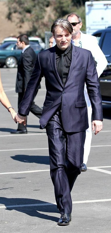 mads being precious daily on Twitter: "is the sun bother you, king? https://t.co/trdbmccHwn ...