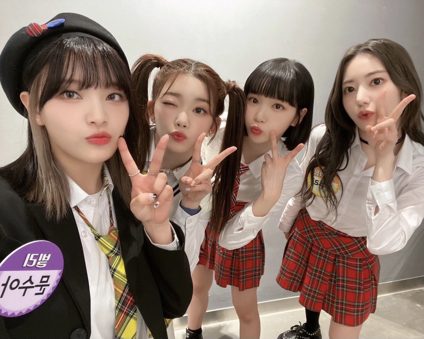 Joe Le Sserafim On Twitter Le Sserafim Sakura And Chaewon With