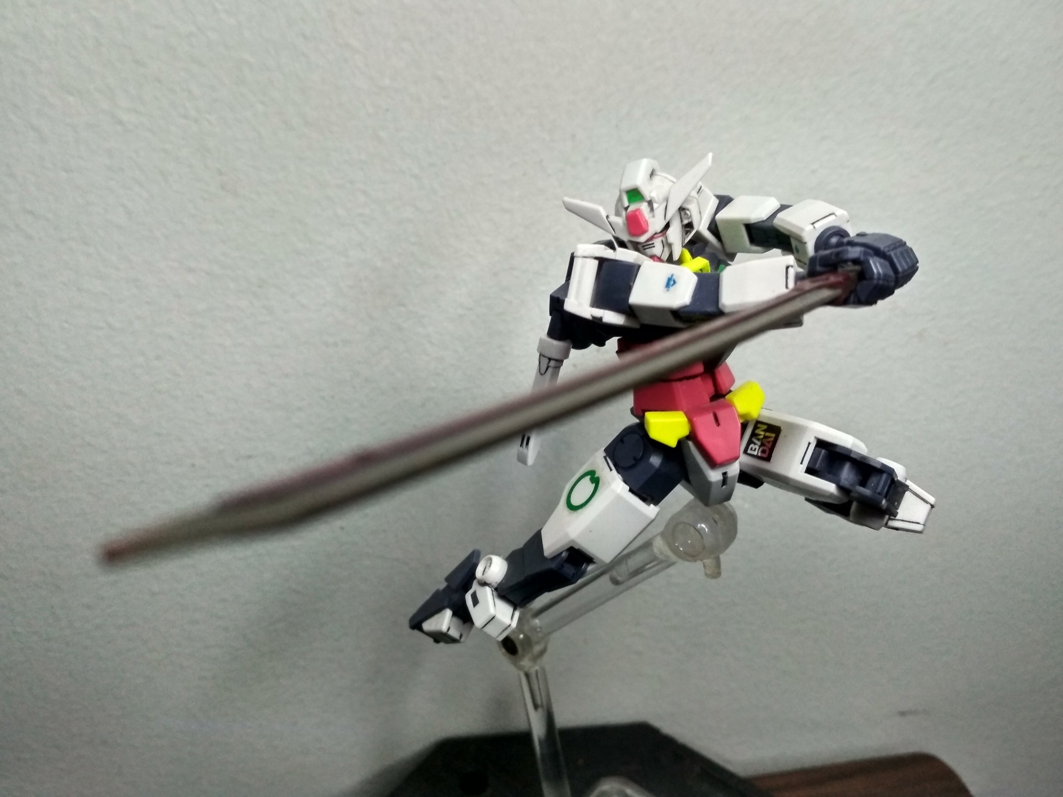Wacko Snek Boi on Twitter: "Lil dude with swords #gunpla #gunplaphotography https://t.co ...