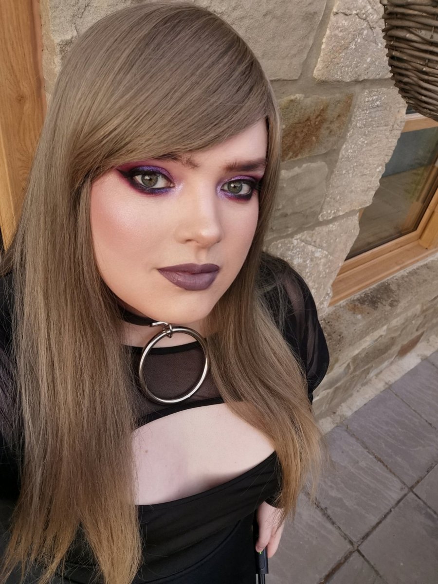 Just about to head out to the swingers club. Its rare to see me when the suns out lol! Xx Jade ...