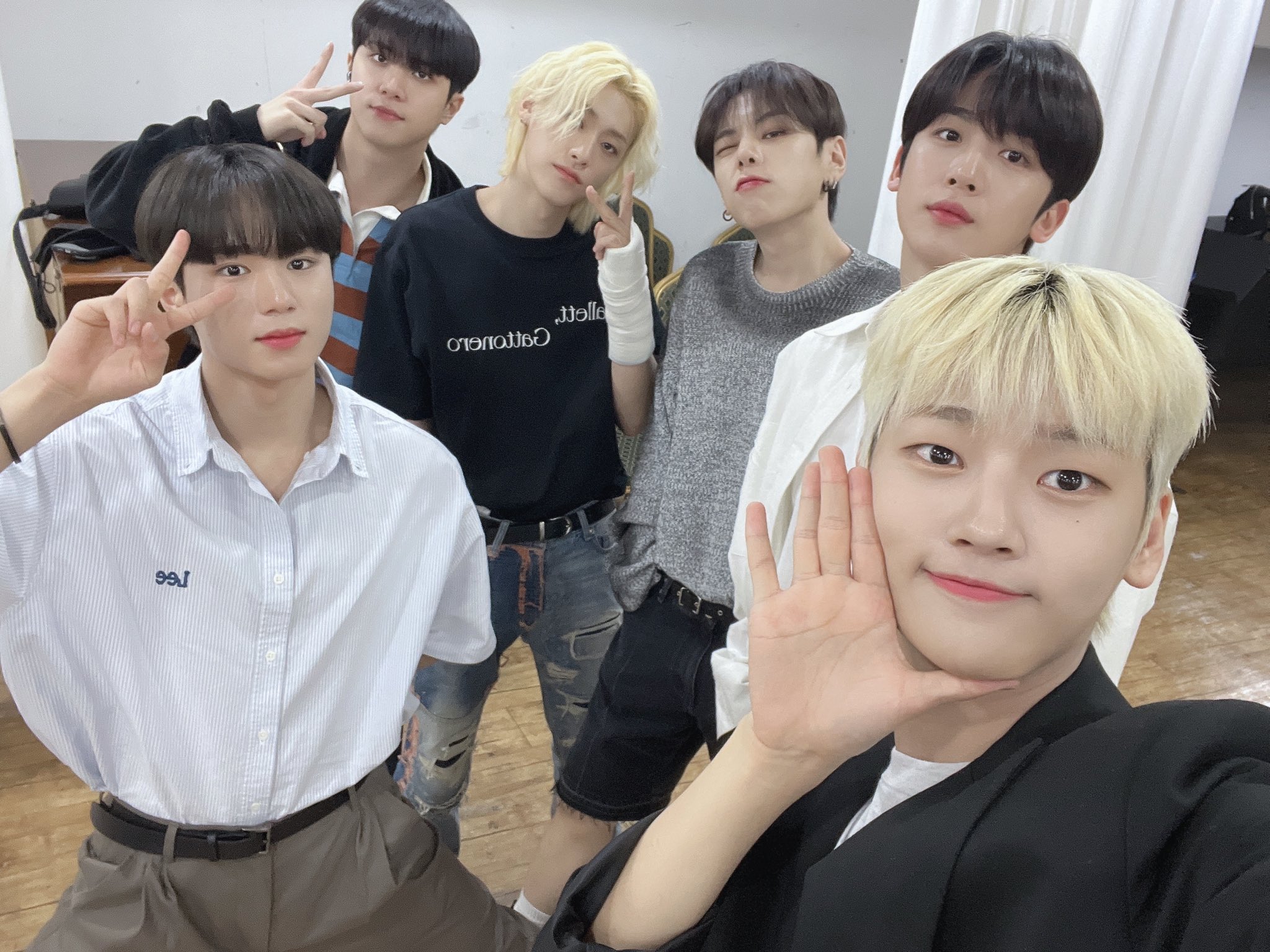 WEi JAPAN OFFICIAL on Twitter: "WEiに会うためにいつも応援して待っていてくれるRUiの皆さん本当にありがとうございます🤍 次はもっと幸せで楽しい時間を過ごし ...