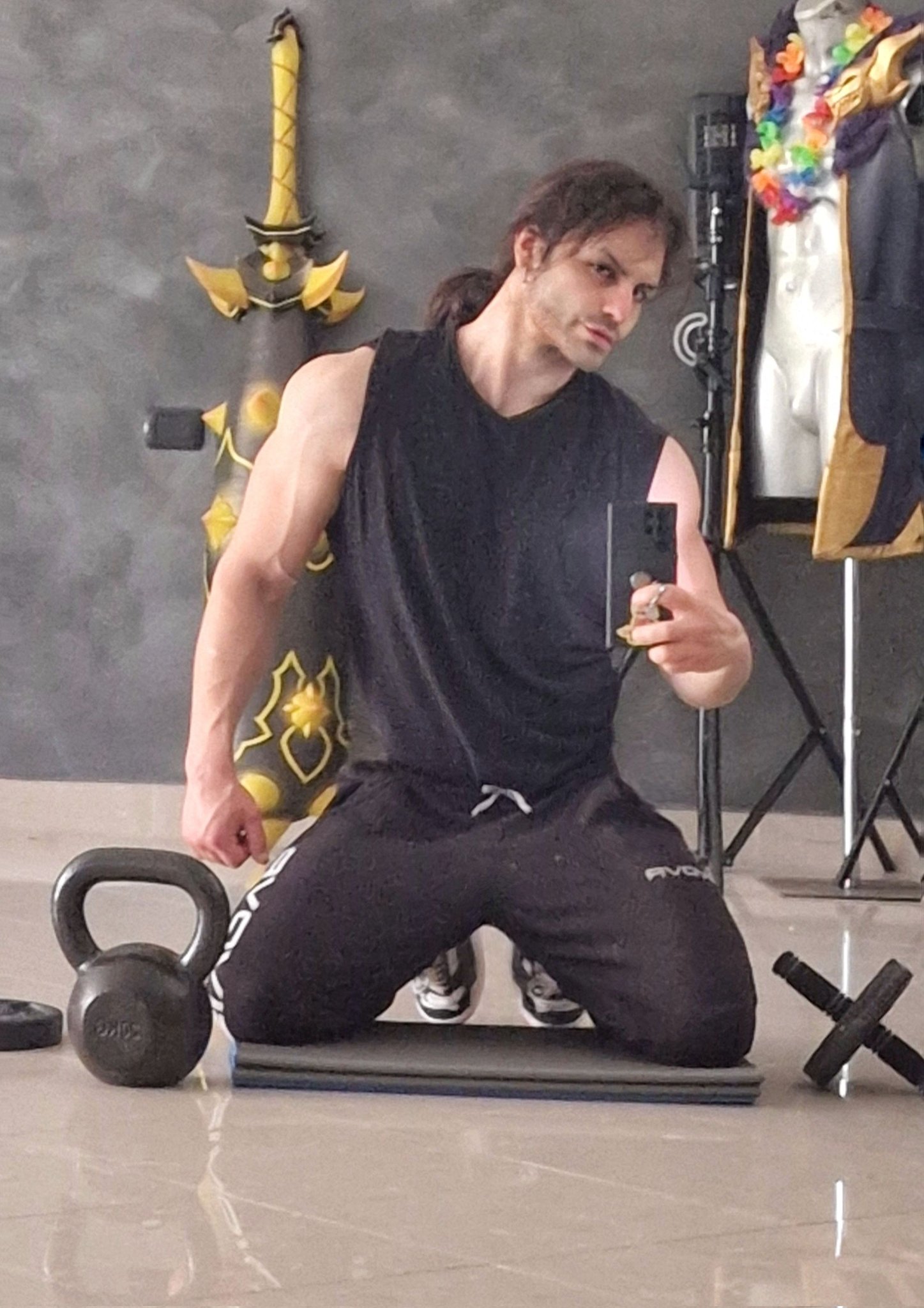 Taryn (Amon 😈) on Twitter: "Work work work! 💪🔥🖤 https://t.co/Twbv6GwJoS" / Twitter