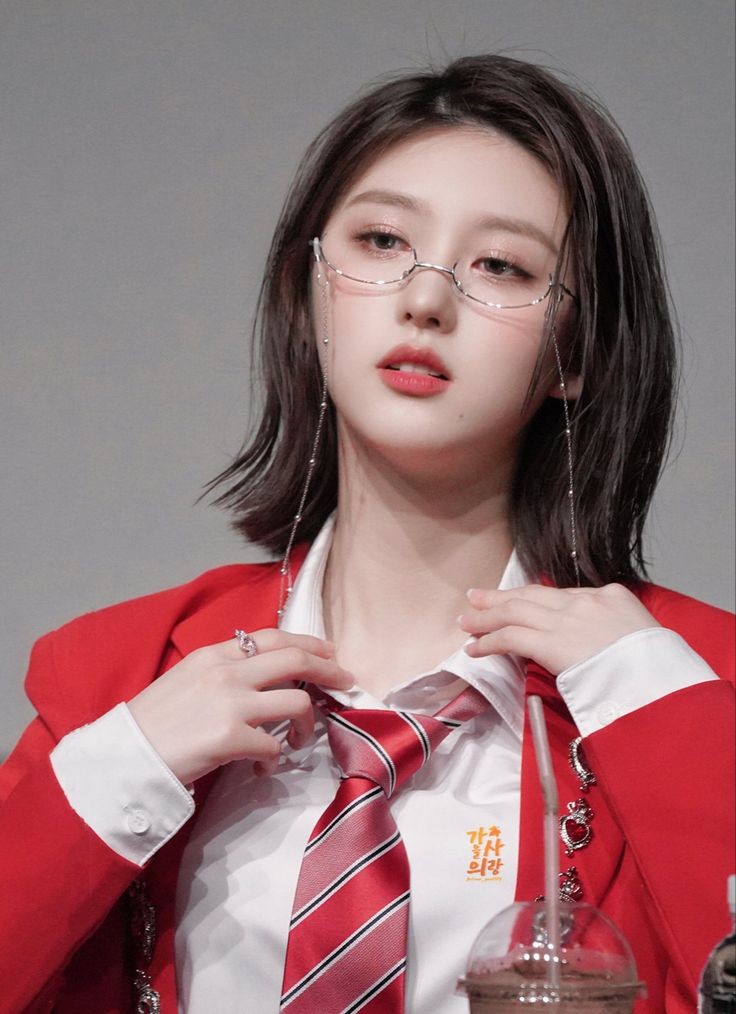 IVE GAEUL 아이브 가을 on Twitter: "레드 가을 ️ #IVE #아이브 #アイヴ #GAEUL #가을 https://t.co/0sMeLu28O6" / Twitter