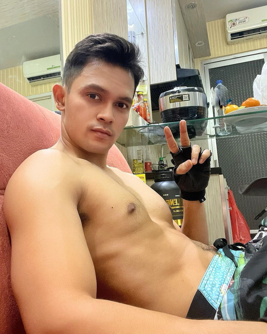 MRVVIP on Twitter: "Bima Samudra shirtless on couch. #selebwatch https://t.co/9Fqf1QunNl" / Twitter