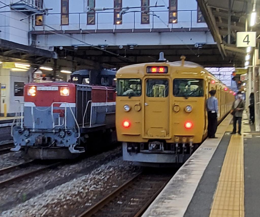 井上宗一郎 on Twitter: "5062レ DE10-1743号機牽引の5062レは、5月28日(土)倉敷駅の3番線と4番線の間の中線に、19時04分頃入線し19時07分頃発車しました ...