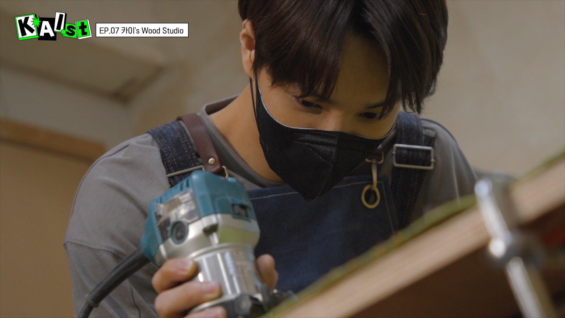 EXO on Twitter: "🤍제 보물이에요🤍 | KAIst EP. 07 카이’s Wood Studio https://t.co/LVBvlWjYBt #카이 #KAI #엑소 ...
