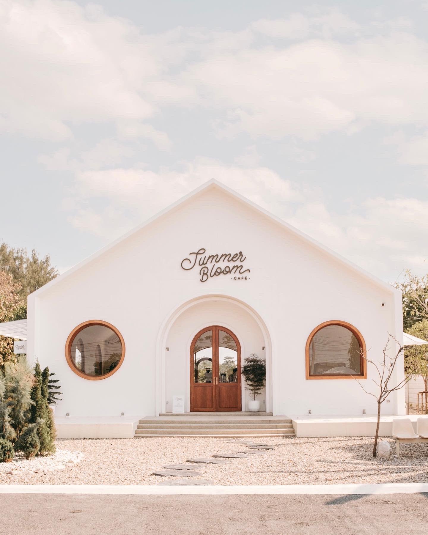 rattomarty on Twitter: "Summer Bloom Cafe คาเฟ่นครปฐม ที่สวยสะดุดตาตั้งแต่หน้าร้านเลยค่ะ ก้าว ...