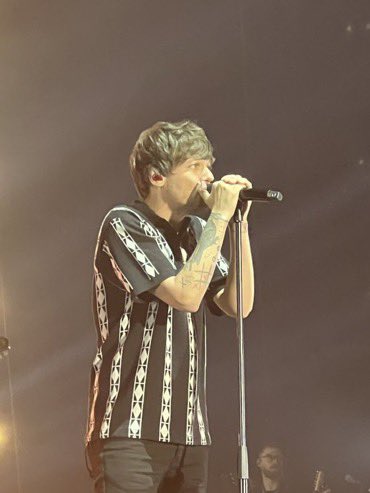 HL Daily On Tour on Twitter: "Louis Tomlinson, live from Movistar Arena. #LTWTSantiago #Night3 ...