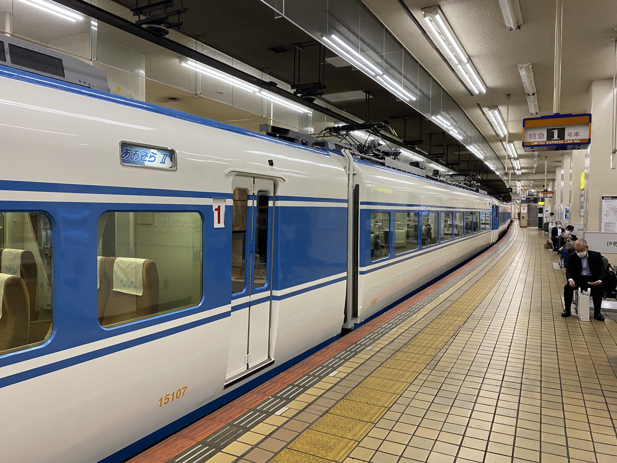 2nd-train 鉄道写真ニュースサイト on Twitter: "なんか居ますねー https://t.co/hlWn9y0Aoz" / Twitter