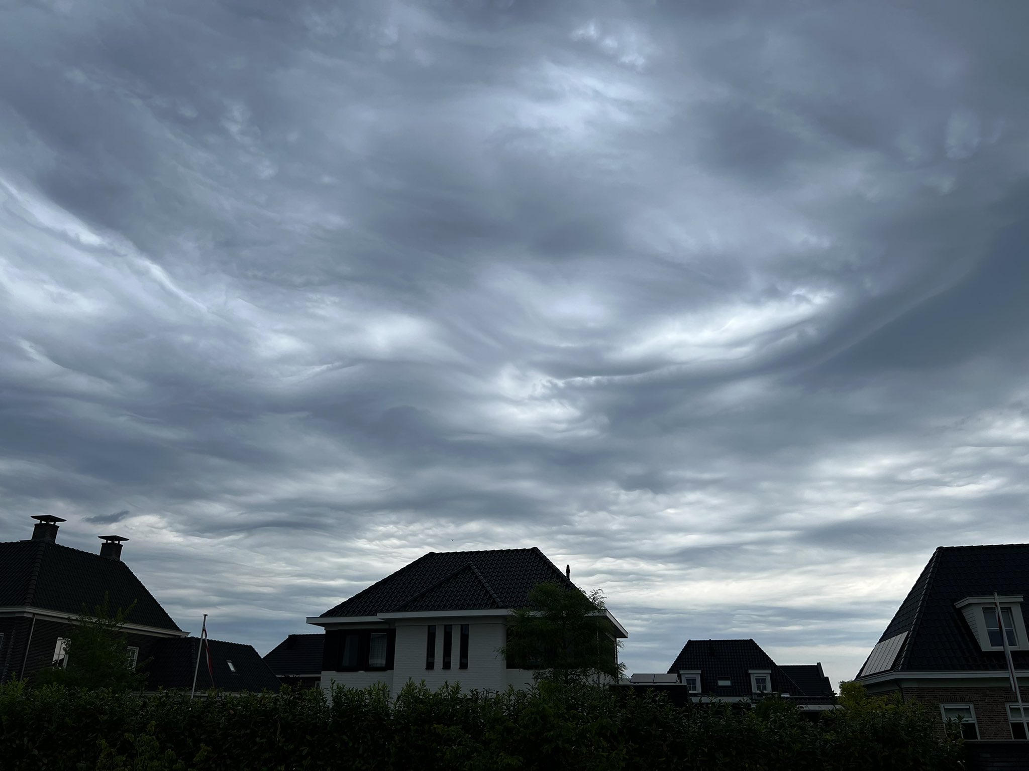 Weerplaza.nl on Twitter: "Voor Noord-Brabant, Gelderland en Limburg is in verband met de zware ...