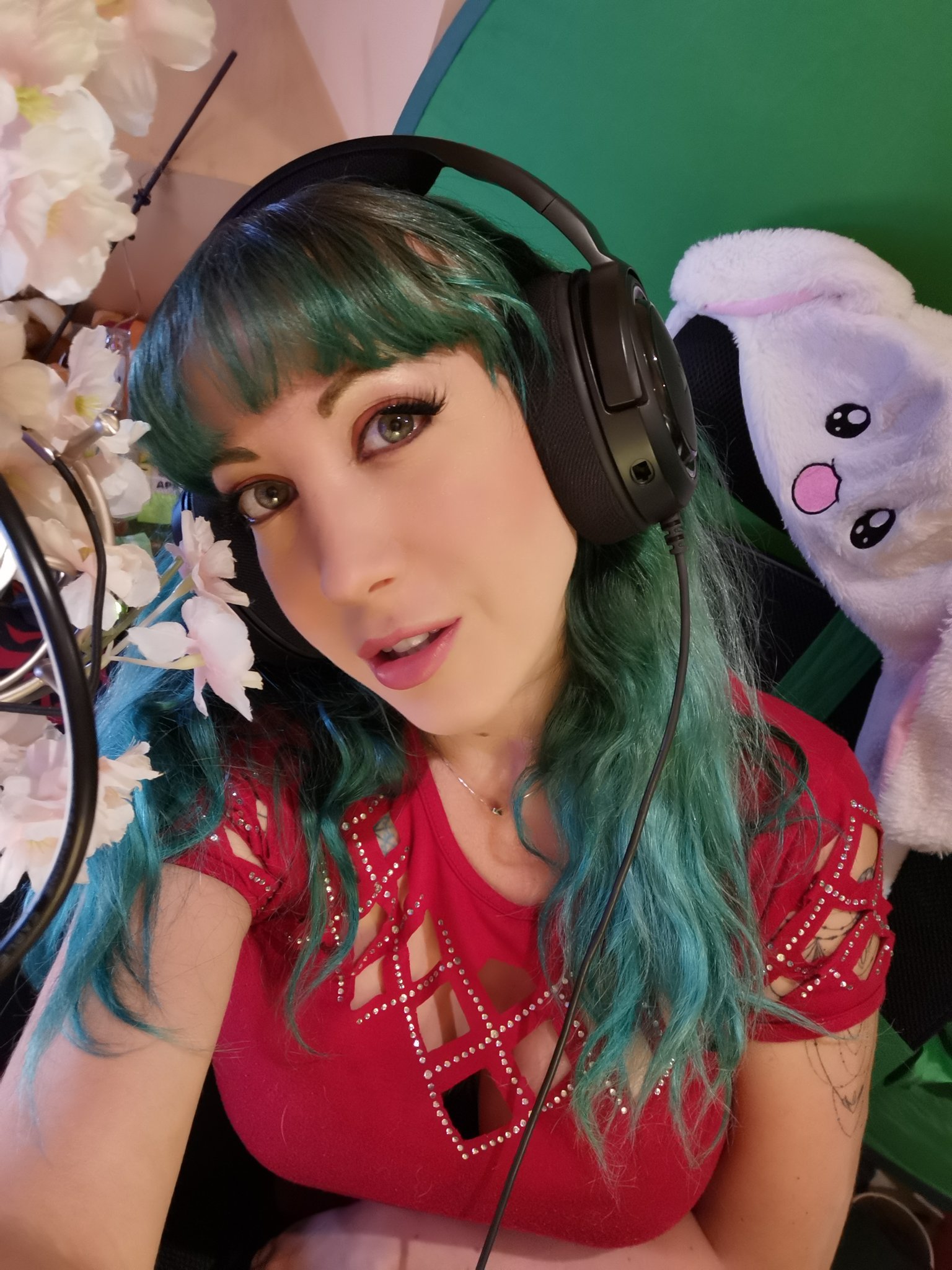TW Pornstars - 🦊Elena🦊. Twitter. Je suis en live sur #Twitch ! 🥰 ...