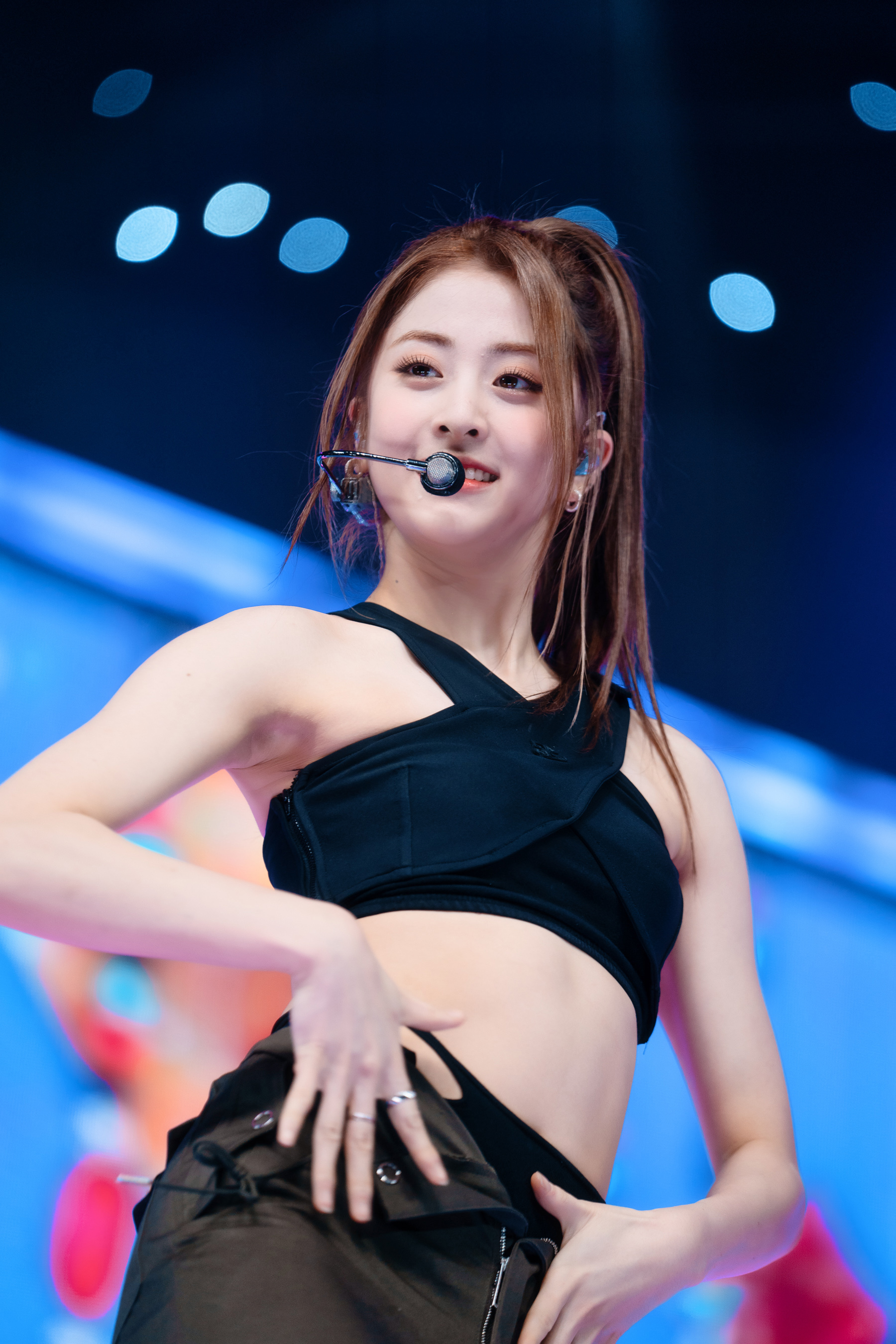 joe | LE SSERAFIM on Twitter: "LE SSERAFIM's photos on SBS Inkigayo PD Note Mission – YUNJIN (1 ...