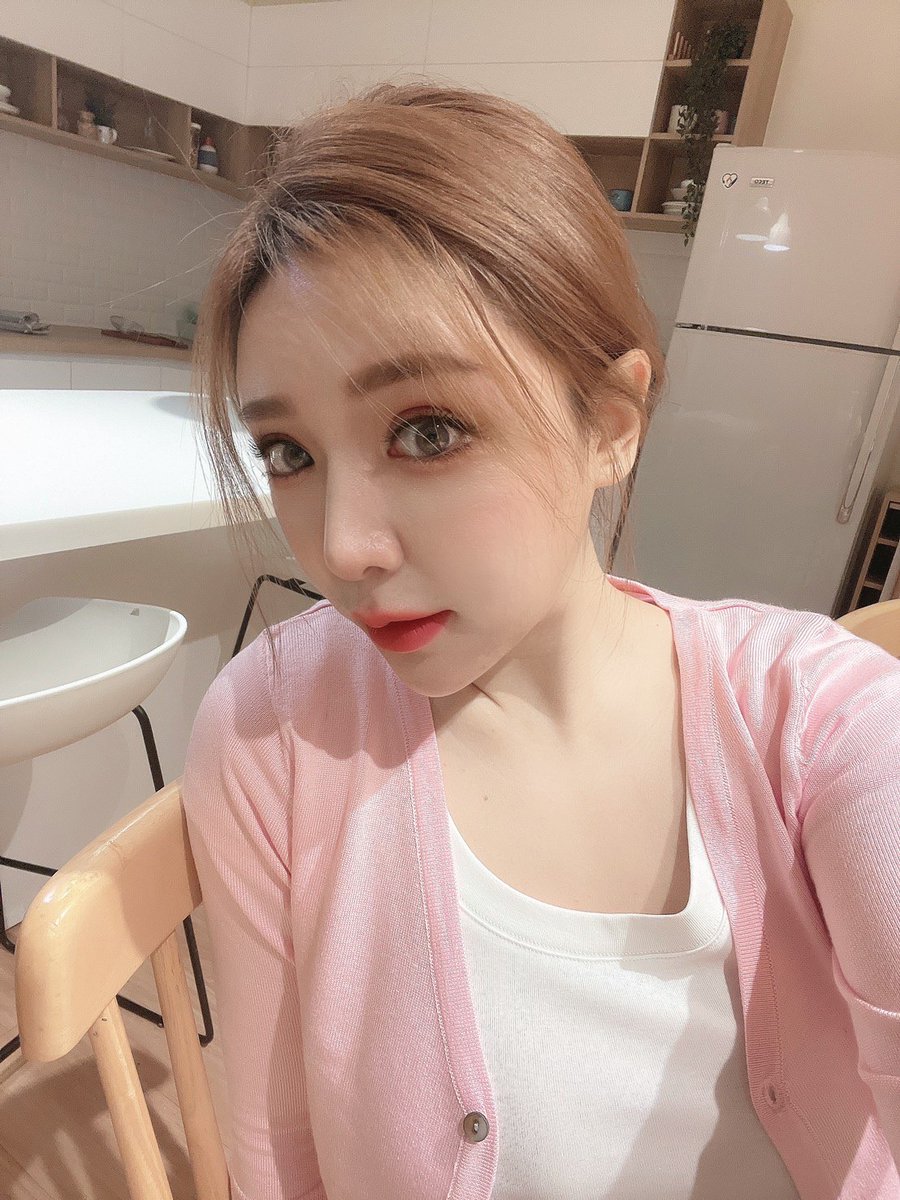 不要對我拋媚眼， 除非你的電力很充足😏😏 ⬇️⬇️⬇️ https://t.co/UAbuVBKNAy #jvfans #JVID #百大女郎 #JKF雜誌 #JKF女郎 #JKFlady ...