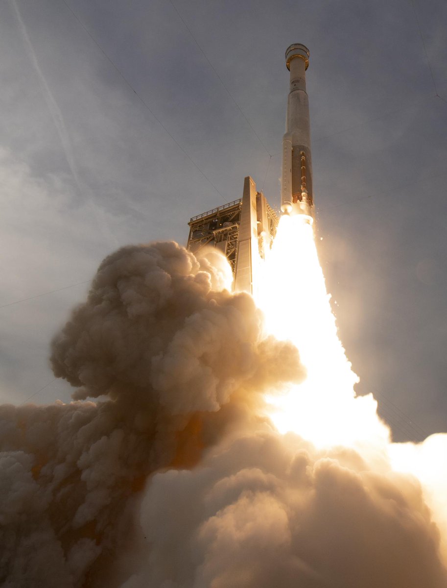 A United Launch Alliance Atlas V rocket with Boeing’s CST-100 Starliner ...
