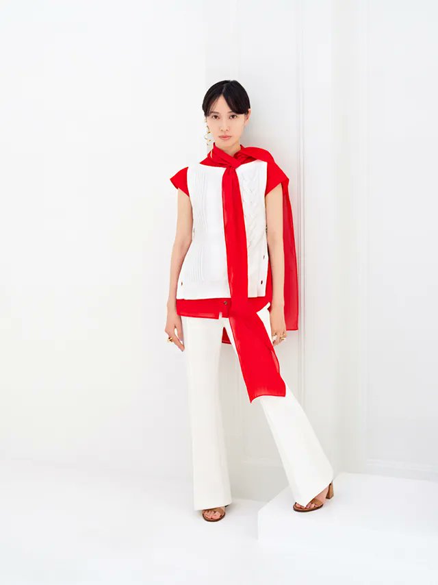 GINZA on Twitter: "【戸田恵梨香が着る〈ADEAM〉】ニットベストは肌触りのよいオリジナル素材。透け感のあるボウタイが夏の風にふんわり翻る。https://t.co ...