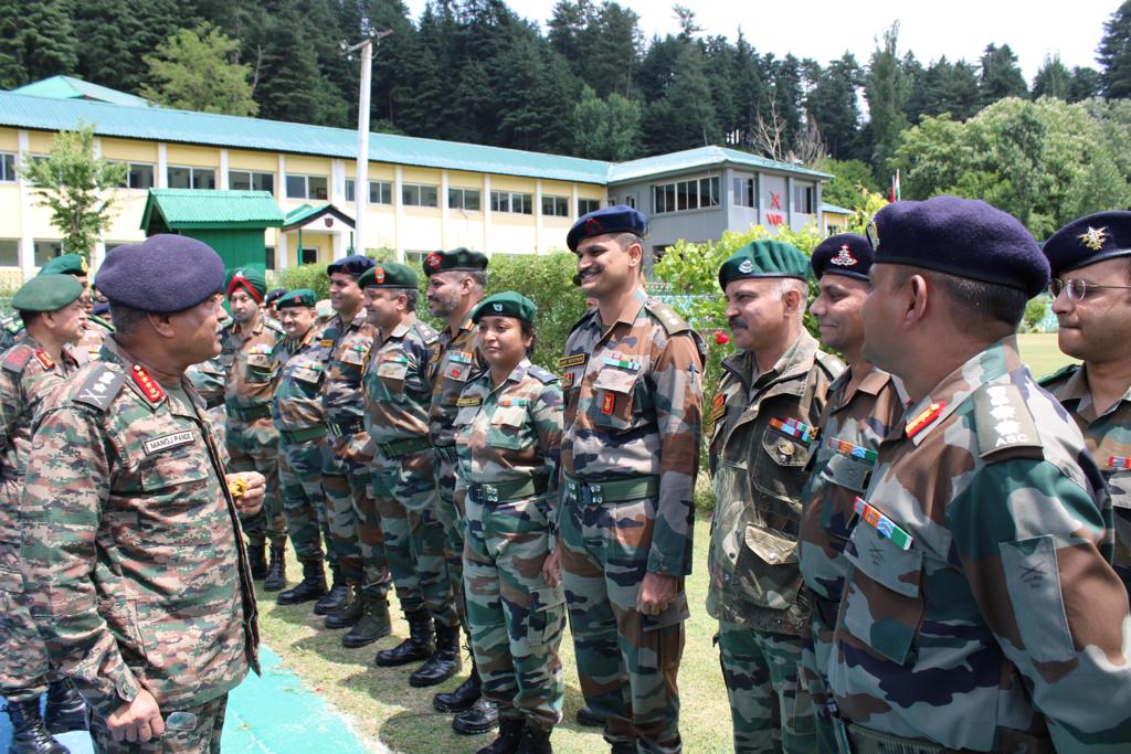 ADG PI - INDIAN ARMY on Twitter: "General Manoj Pande, #COAS visited forward areas along the ...