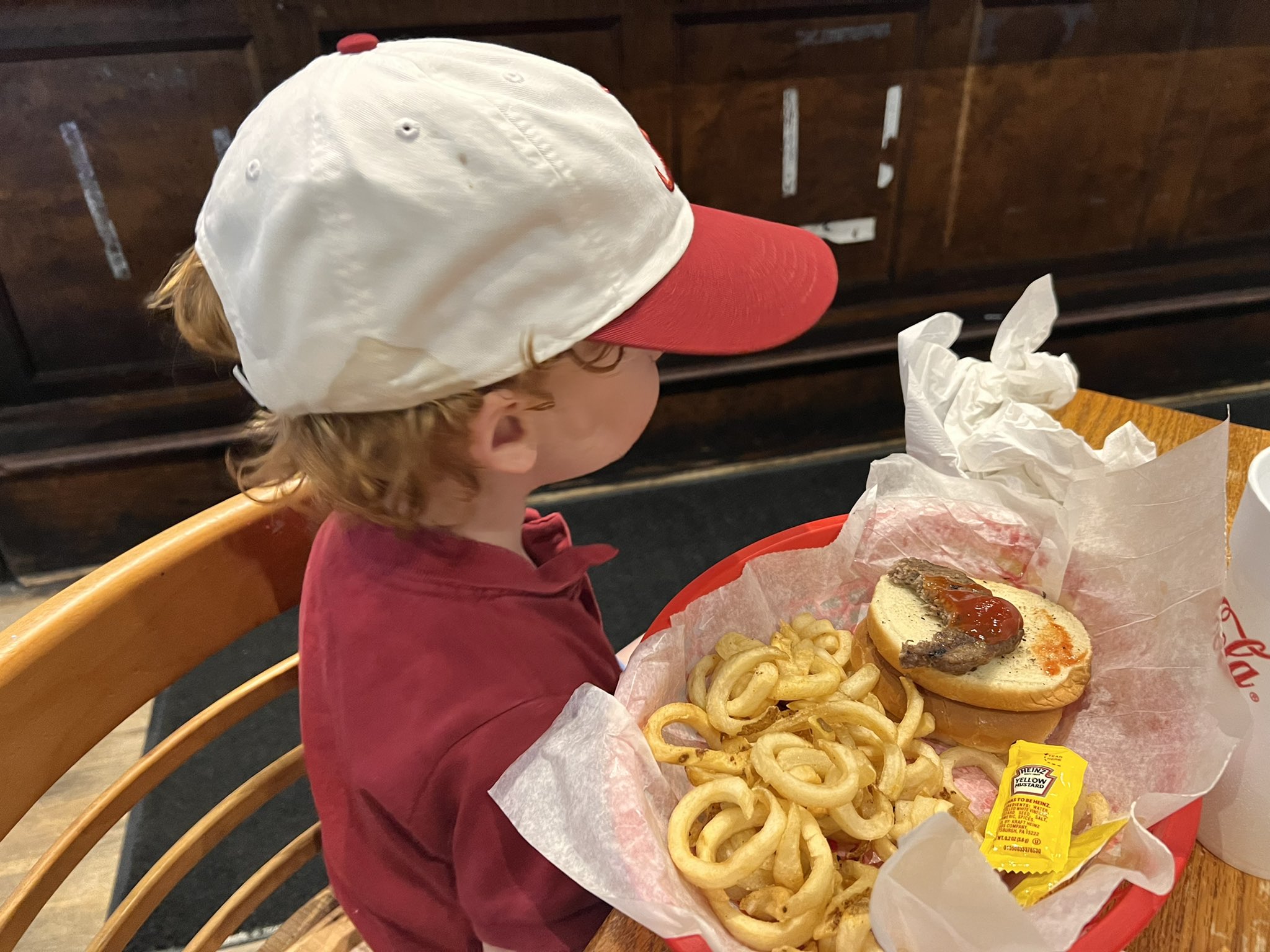 L. Ron Hoobastank 🇺🇦 on Twitter: "He’s housing Dylan’s burger https://t.co/nQPeyzgV7m" / Twitter